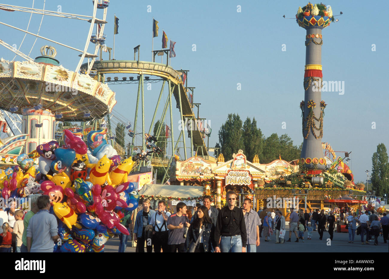 Volksfest horizontal -Fotos und -Bildmaterial in hoher Auflösung – Alamy