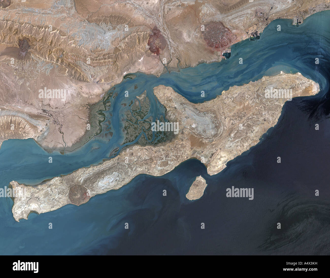 Festland Iran and Qeshm Insel Hormus Straße von Hormuz dieser Insel ist ...