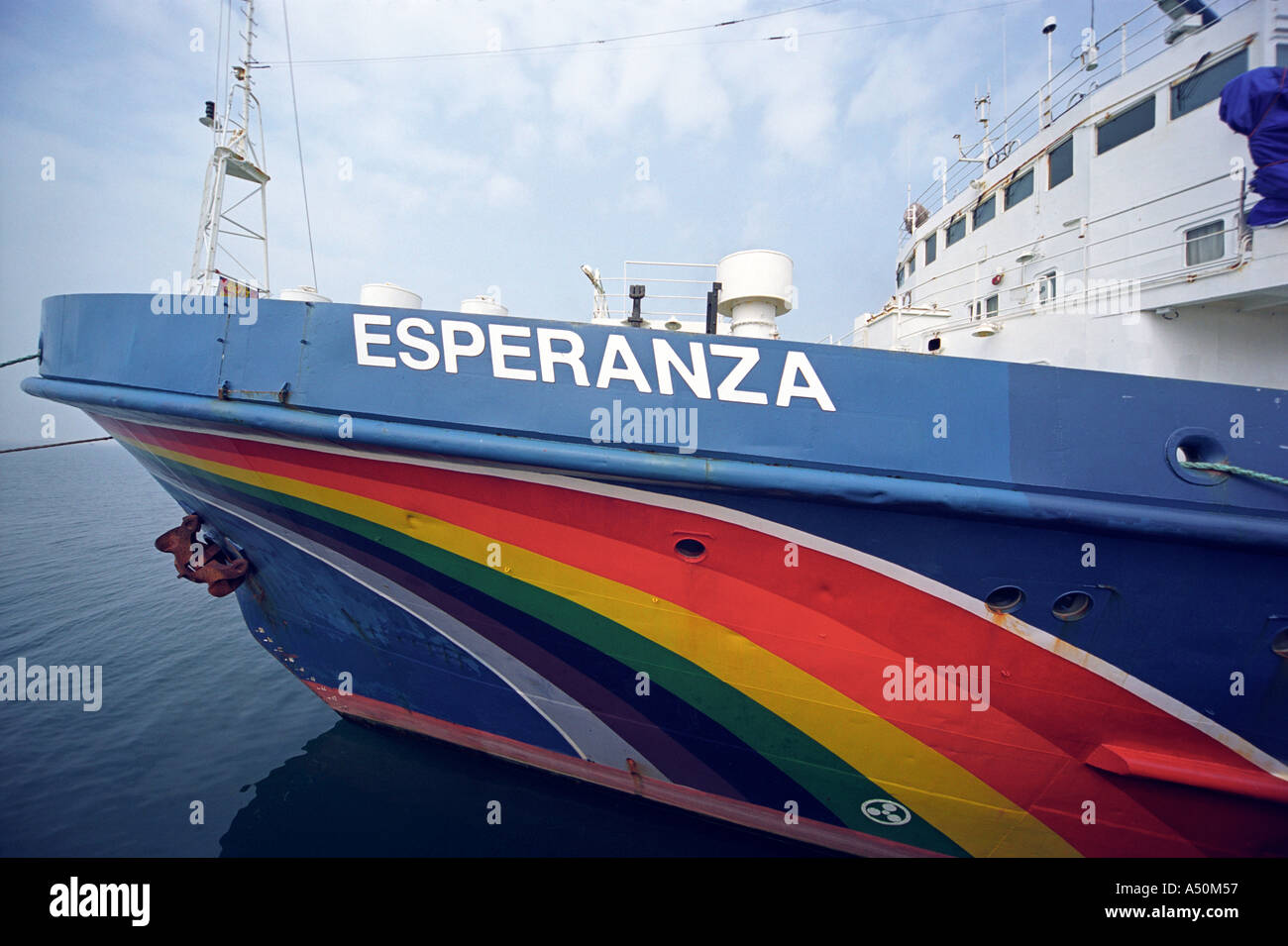 Greenpeace schiff esperanza -Fotos und -Bildmaterial in hoher Auflösung ...