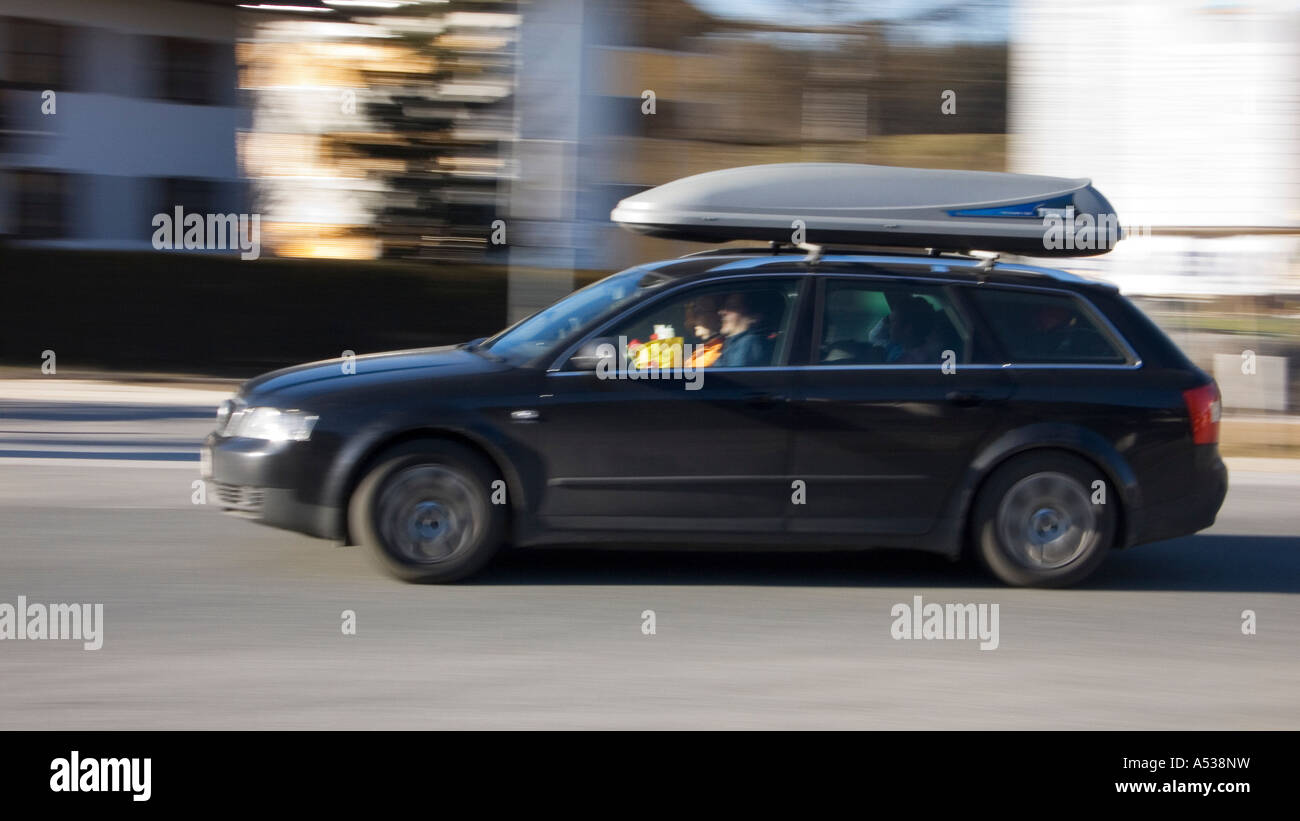 Car roofbox -Fotos und -Bildmaterial in hoher Auflösung – Alamy