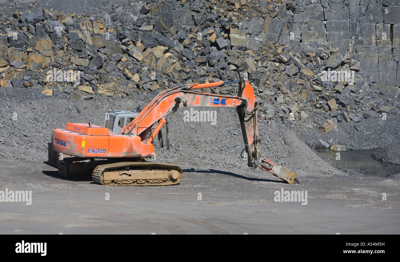 Side view excavator digger Stockfotos und -bilder Kaufen - Alamy