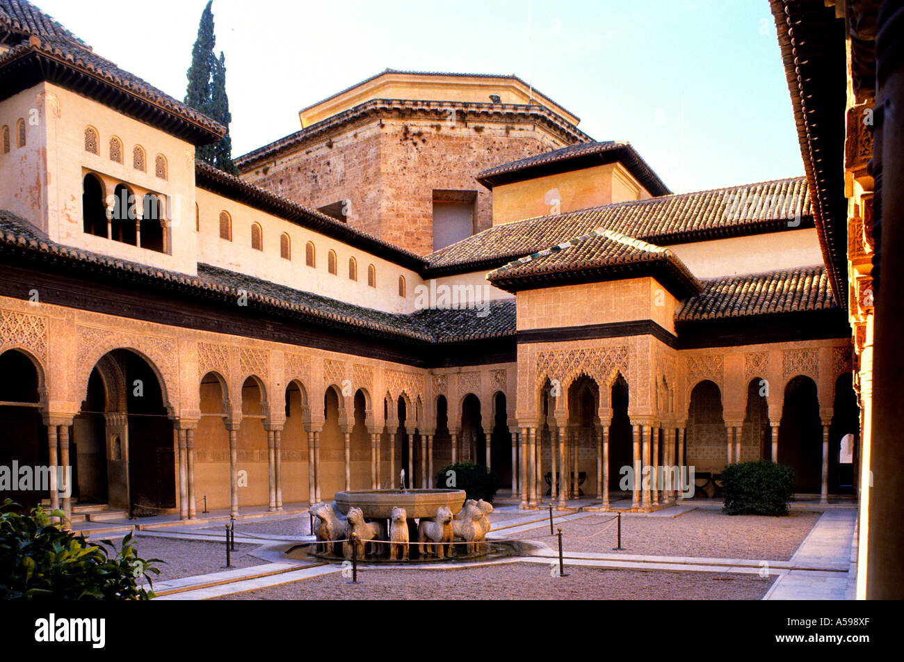 Alhambra Granada Spanien Andalusien golden palace Stockfotografie - Alamy