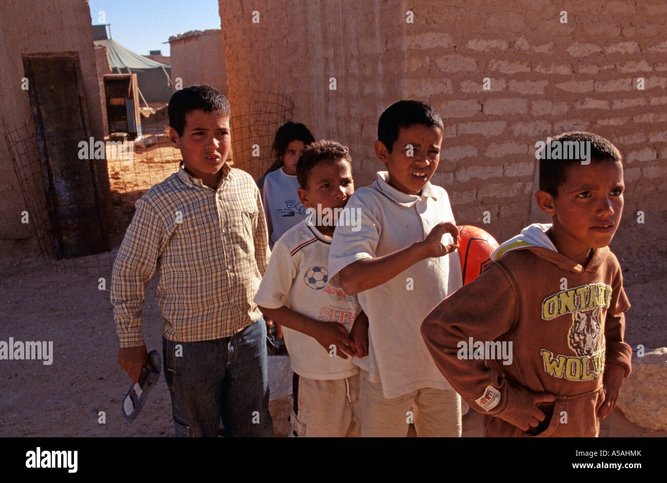 Algeria children -Fotos und -Bildmaterial in hoher Auflösung – Alamy