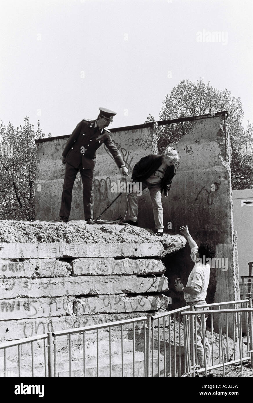 Der Fall der Berliner Mauer 1989 Stockfotografie - Alamy
