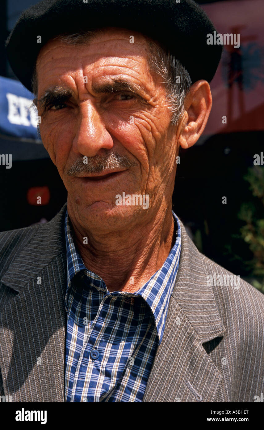 Kosovo man -Fotos und -Bildmaterial in hoher Auflösung – Alamy