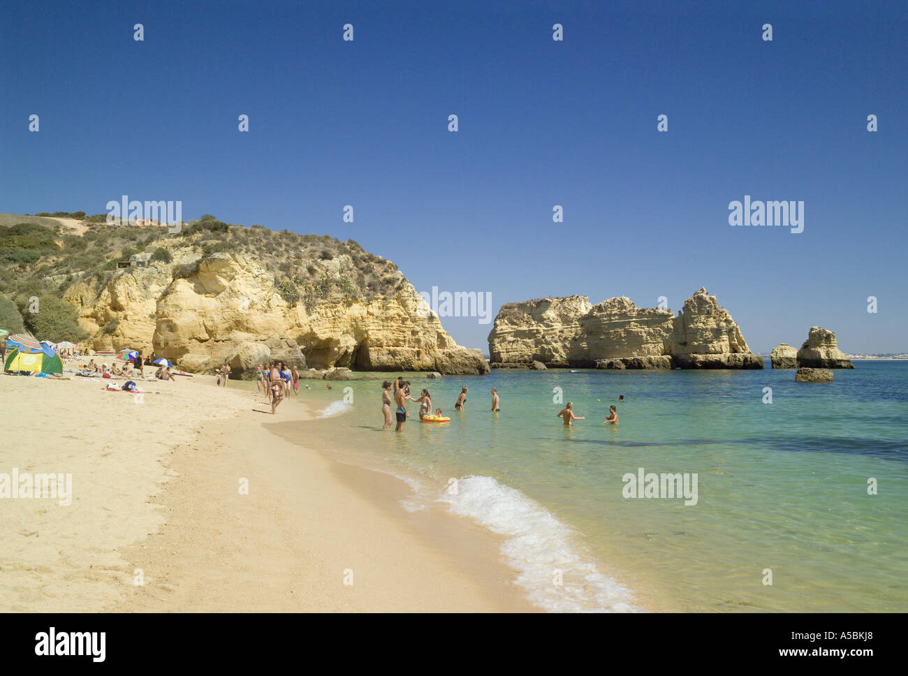 Praia De Dona Ana Strand Stockfotos und -bilder Kaufen - Alamy