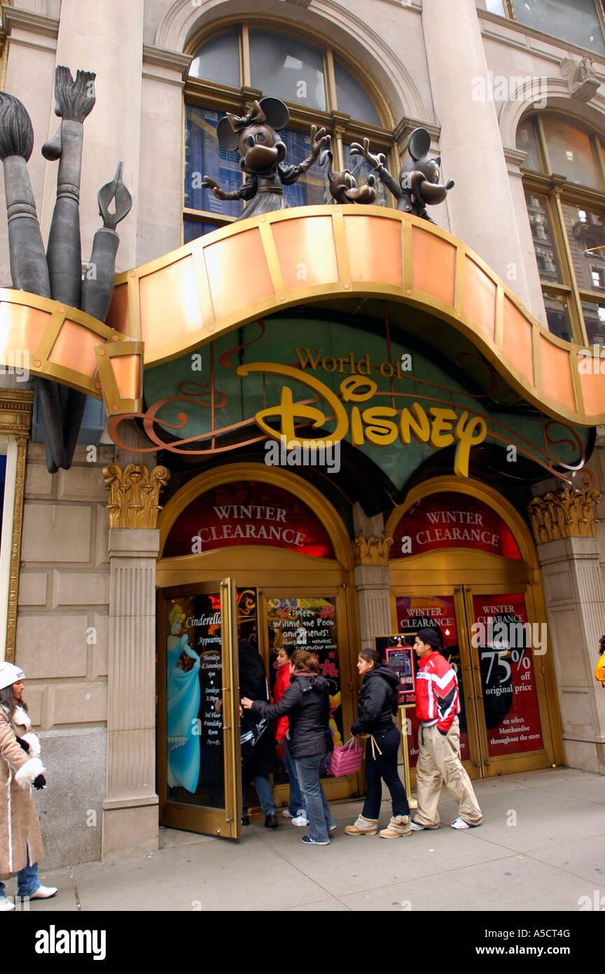 Der Disney Store auf der Fifth Avenue in Midtown Manhattan in New York ...