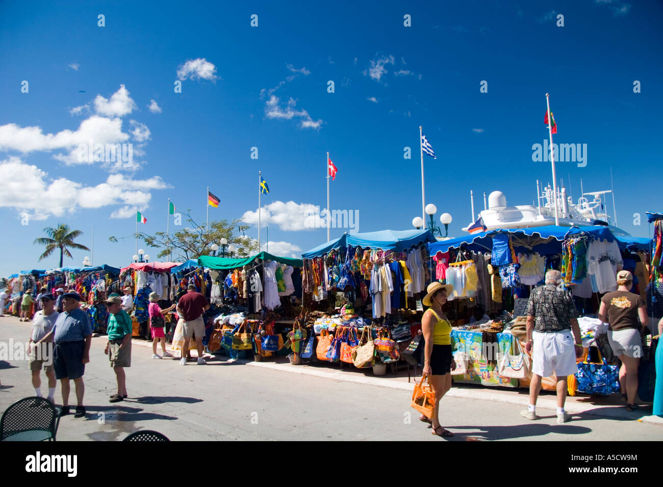 Marigot market -Fotos und -Bildmaterial in hoher Auflösung – Alamy
