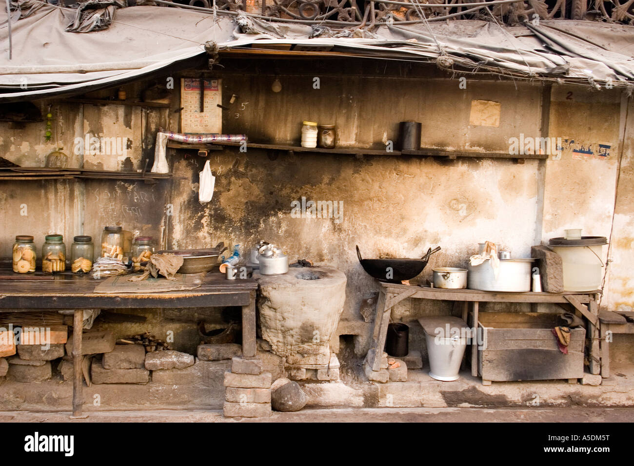 India slum cooking -Fotos und -Bildmaterial in hoher Auflösung – Alamy