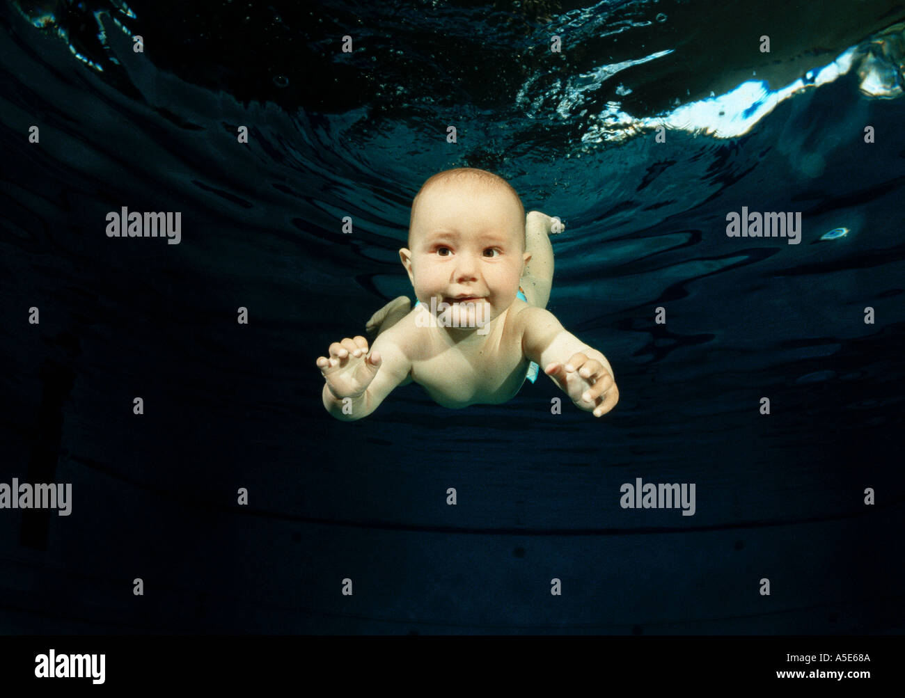 Tauchen In Einem Pool Stockfotos und -bilder Kaufen - Alamy