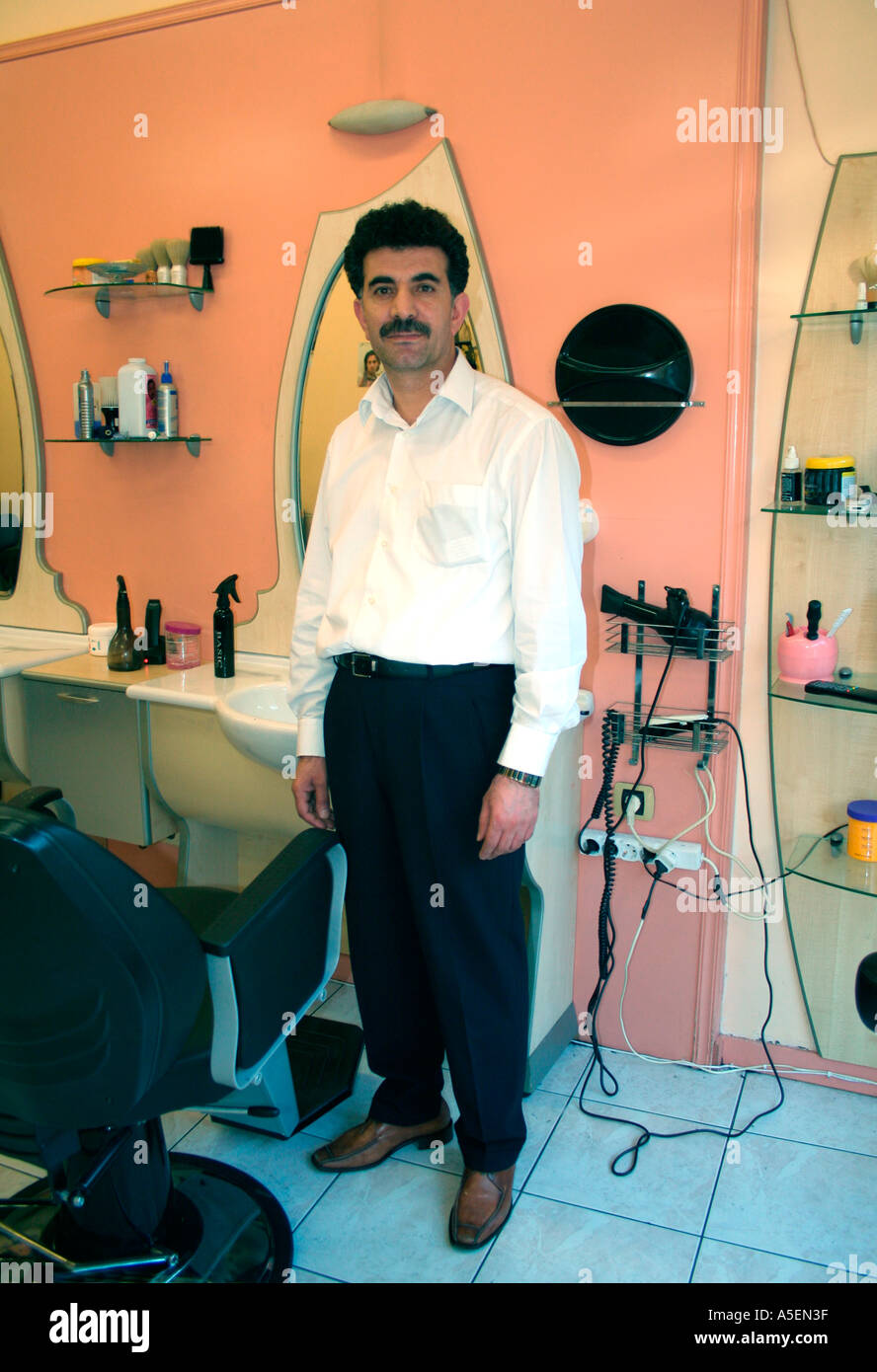 Turkish barber -Fotos und -Bildmaterial in hoher Auflösung – Alamy