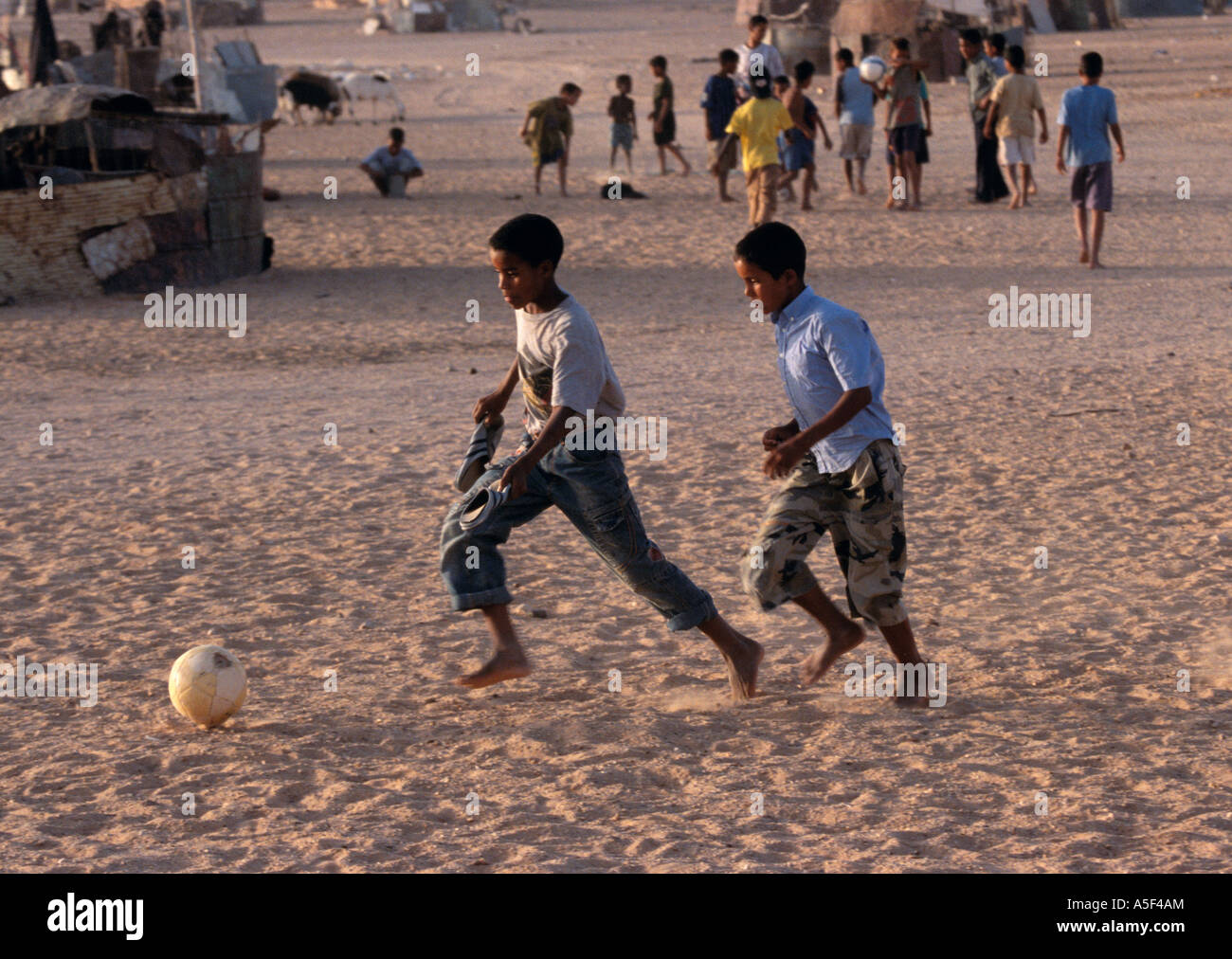 Algeria children playing -Fotos und -Bildmaterial in hoher Auflösung ...