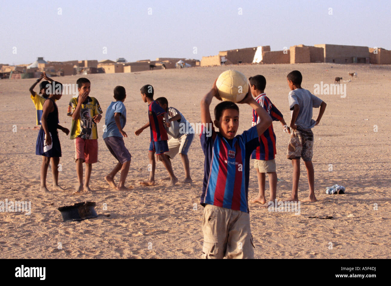 Algeria children playing -Fotos und -Bildmaterial in hoher Auflösung ...