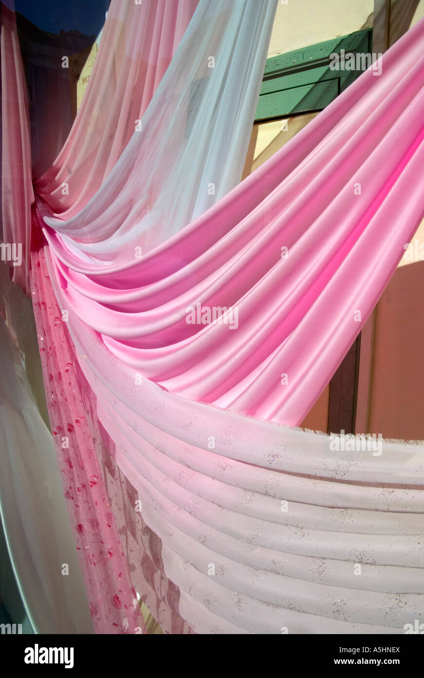 Drapiertes material -Fotos und -Bildmaterial in hoher Auflösung – Alamy