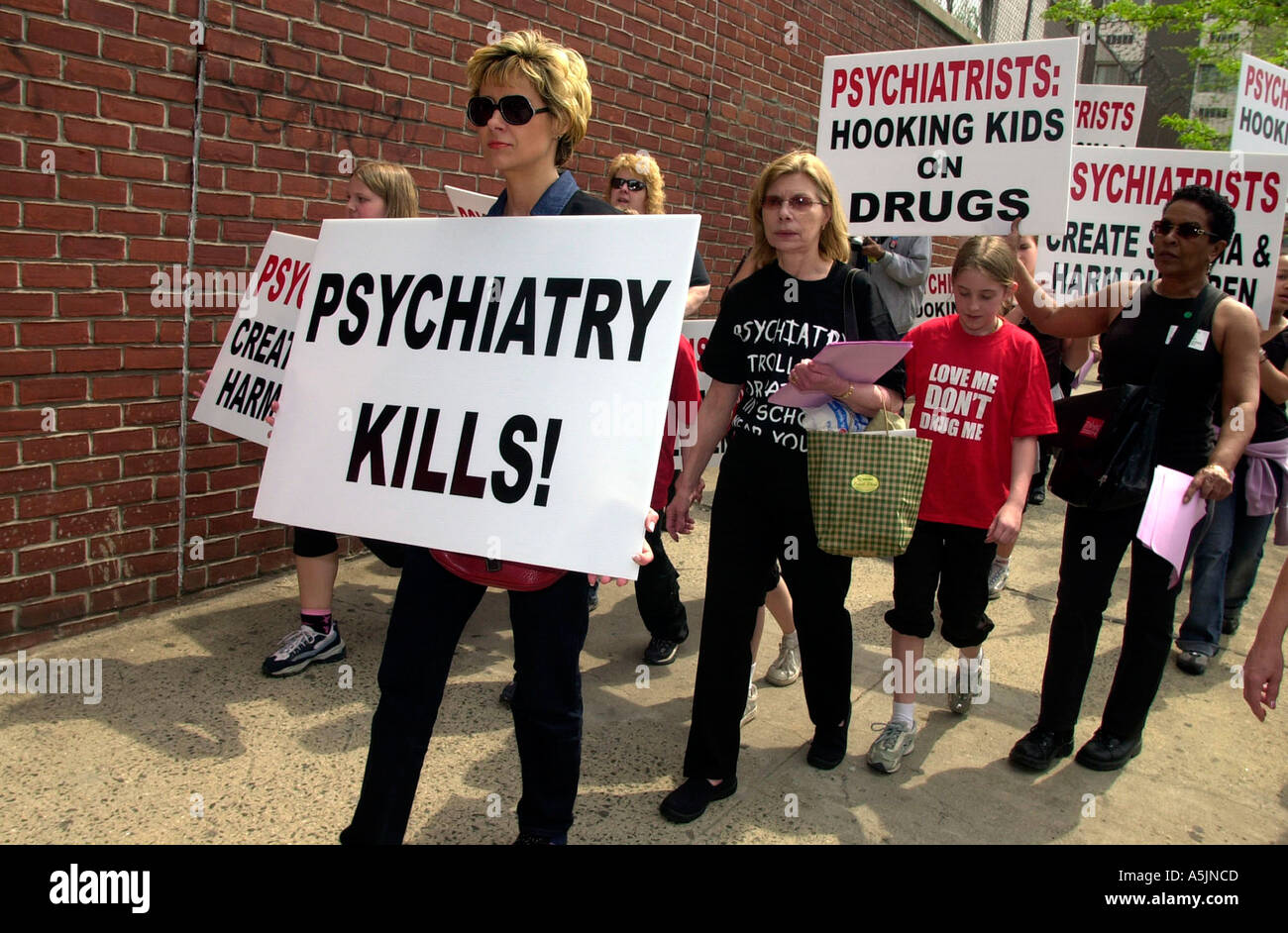 Protest gegen psychische gesundheit -Fotos und -Bildmaterial in hoher ...