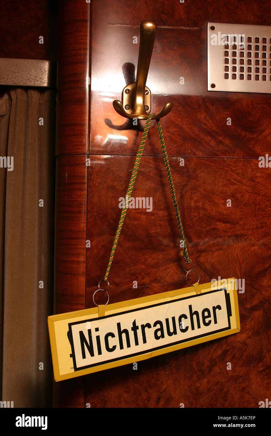 Nichtraucher hinweisschild -Fotos und -Bildmaterial in hoher Auflösung ...