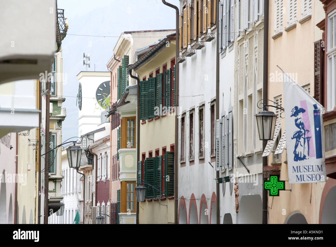 Arkaden von meran -Fotos und -Bildmaterial in hoher Auflösung – Alamy