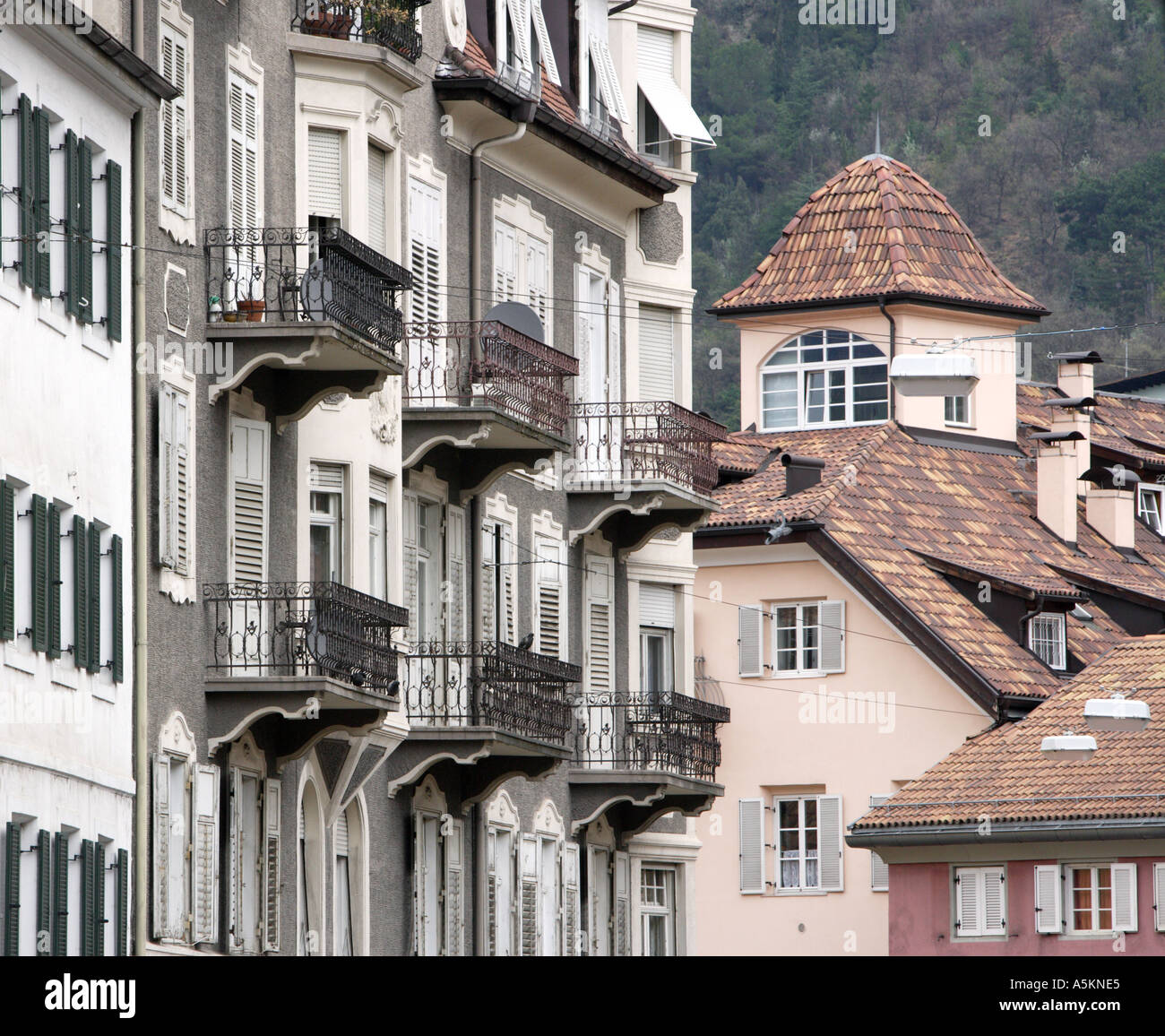 Arkaden von meran -Fotos und -Bildmaterial in hoher Auflösung – Alamy