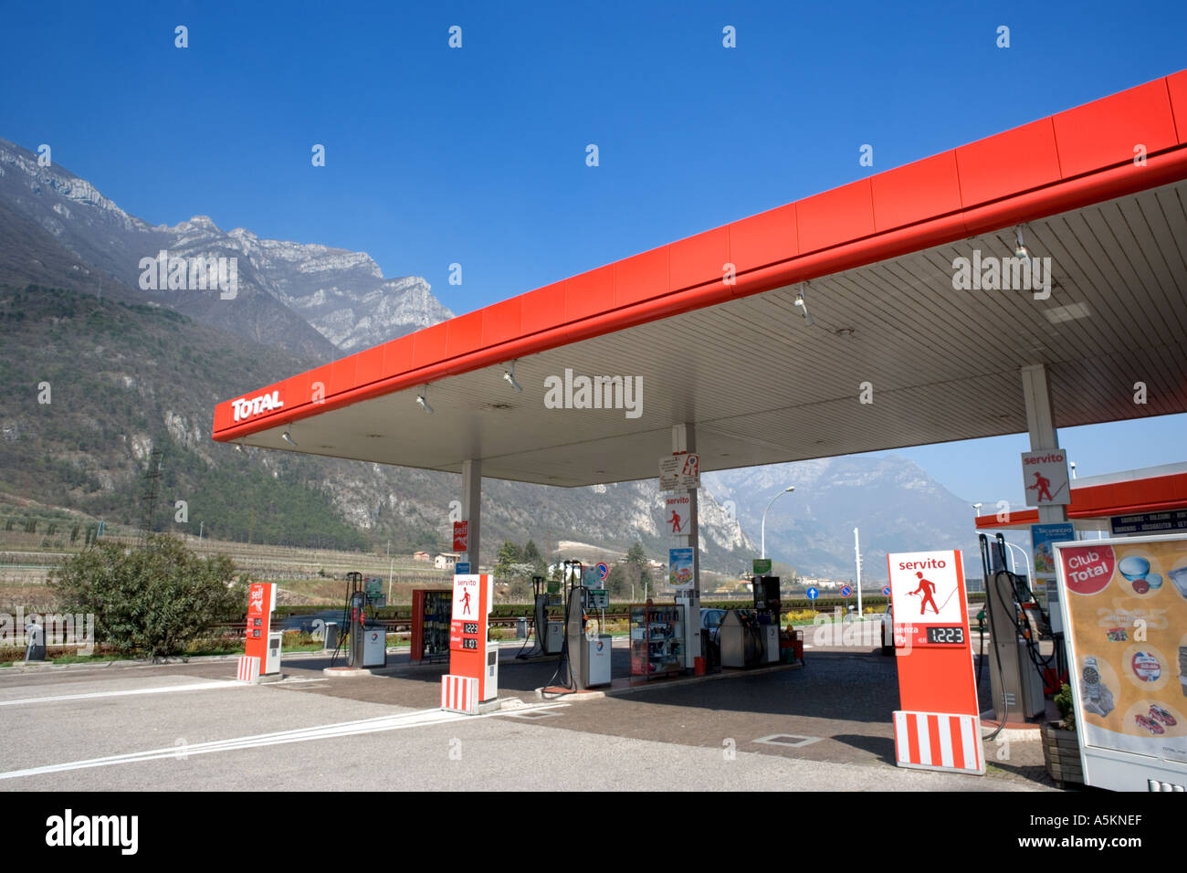 Italienische Autobahn-Service-Station auf der A22 in der Nähe von Garda ...