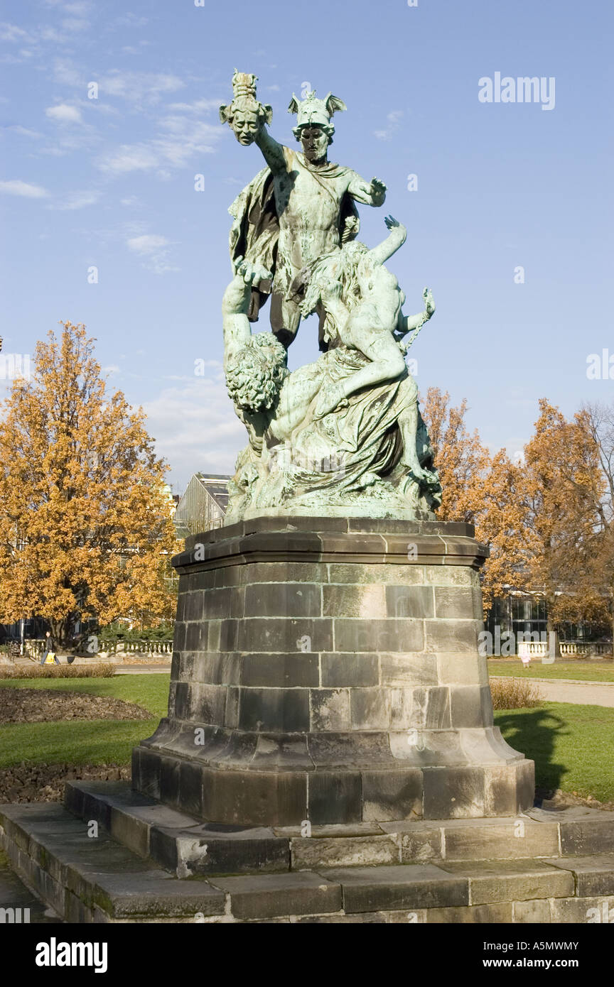 Statue von perseus und andromeda -Fotos und -Bildmaterial in hoher ...