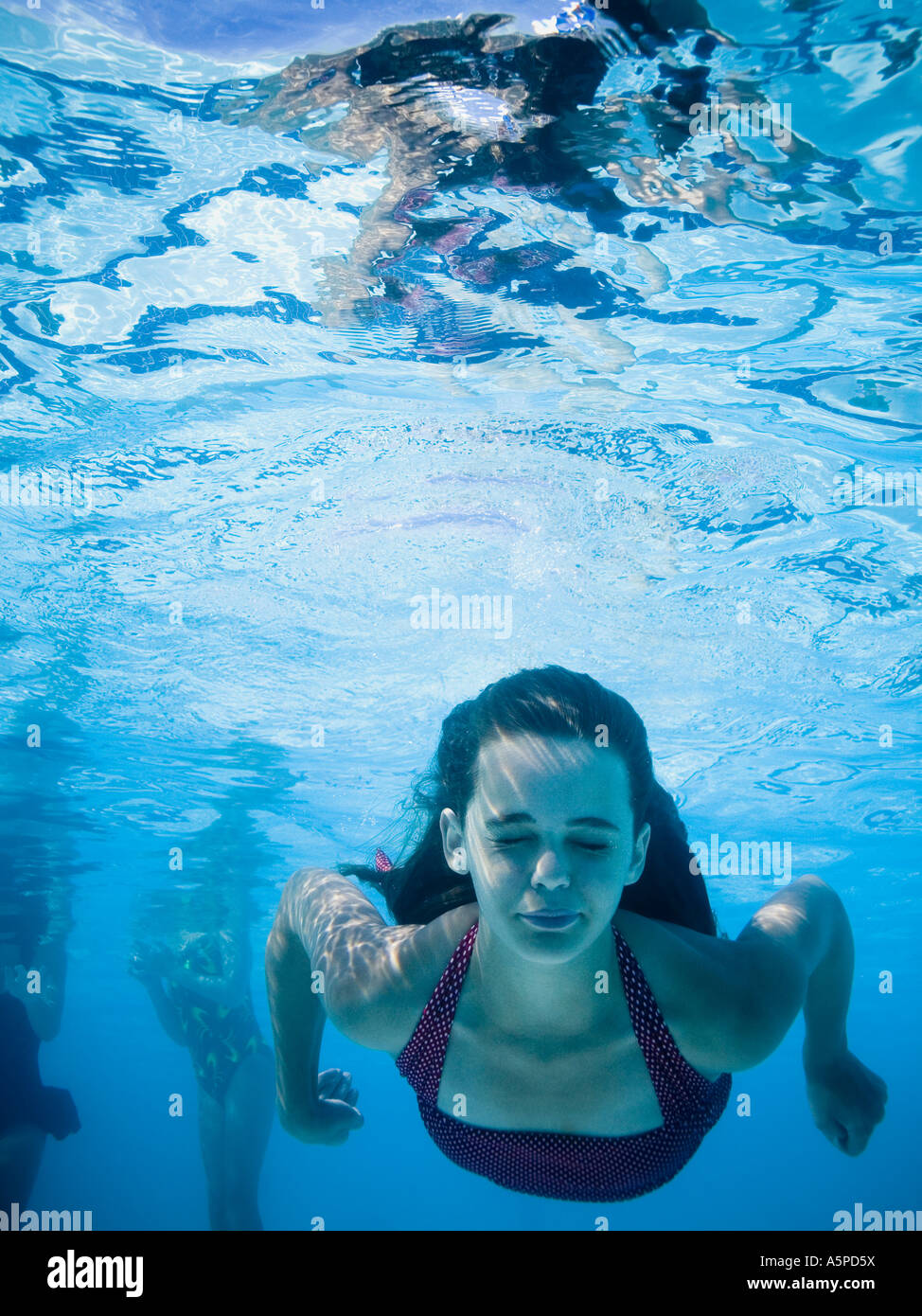 Schwimmerin unter wasser freistil -Fotos und -Bildmaterial in hoher Auflösung – Alamy