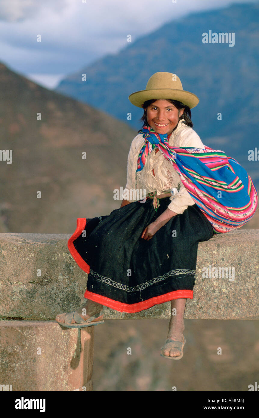 Quechua-Indianer am Inka-Ruinen von Pisac Urabamba Tal Peru ...