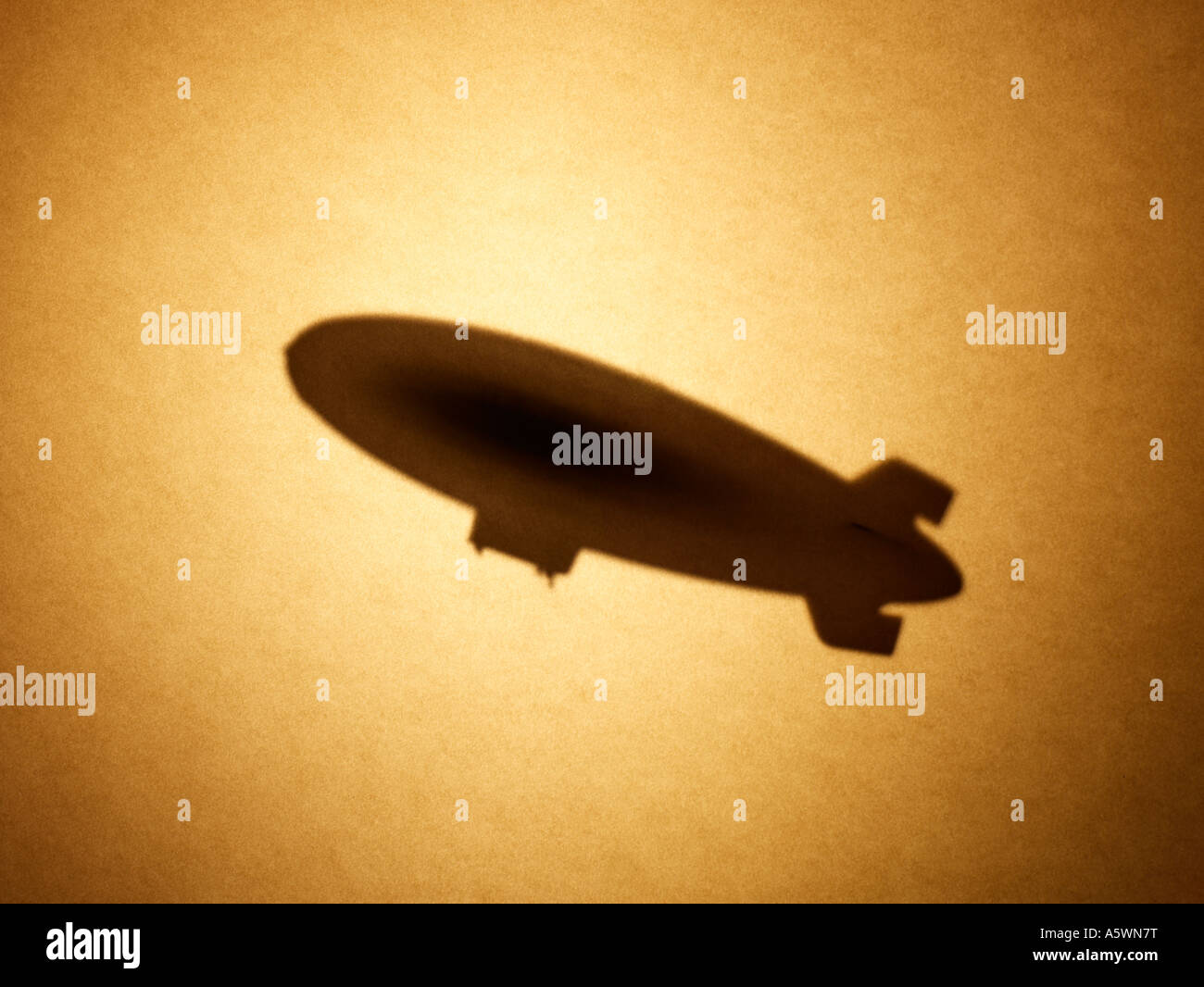 Wenn zeppeline fliegen -Fotos und -Bildmaterial in hoher Auflösung – Alamy