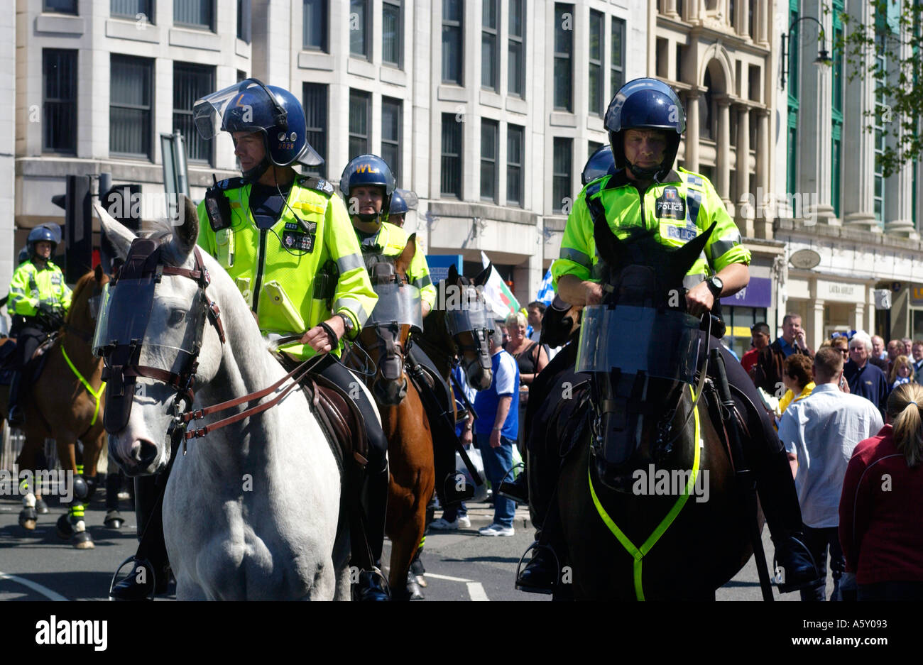 Polizei reiter -Fotos und -Bildmaterial in hoher Auflösung – Alamy