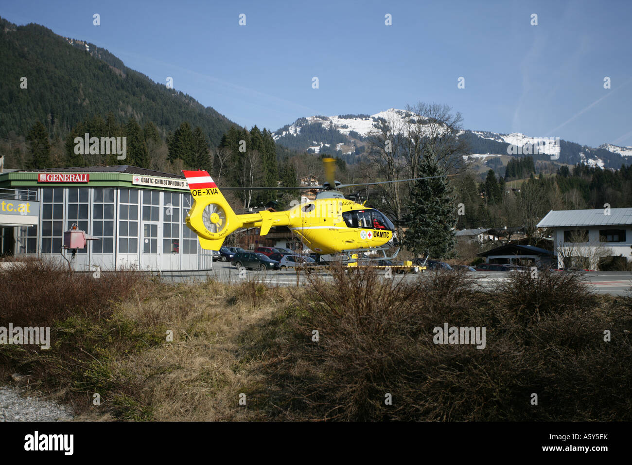Ambulance austrian ambulance austria -Fotos und -Bildmaterial in hoher ...