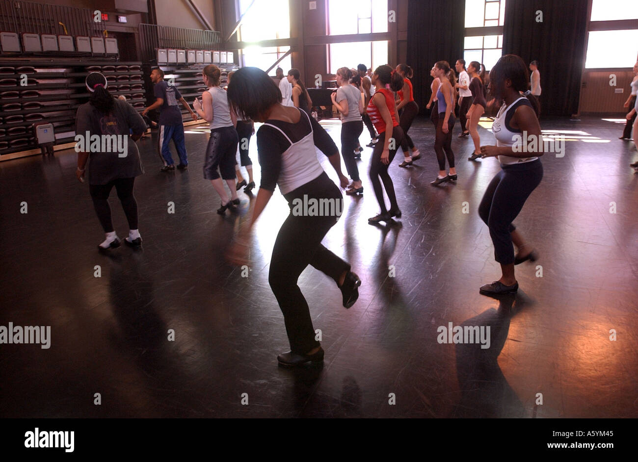 Moderner tanzunterricht -Fotos und -Bildmaterial in hoher Auflösung – Alamy