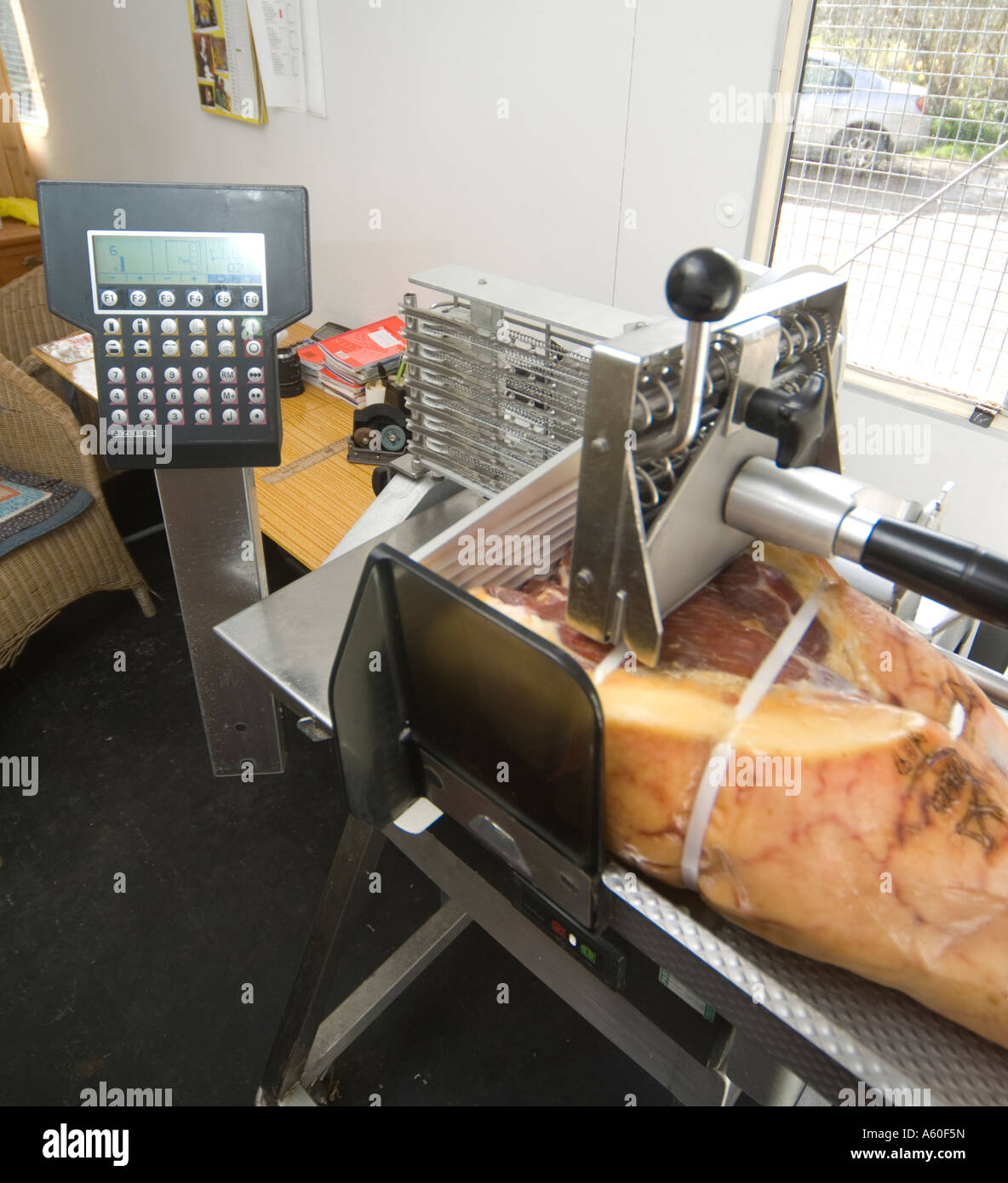 Ham Cutting Machine Stockfotos & Ham Cutting Machine Bilder - Alamy