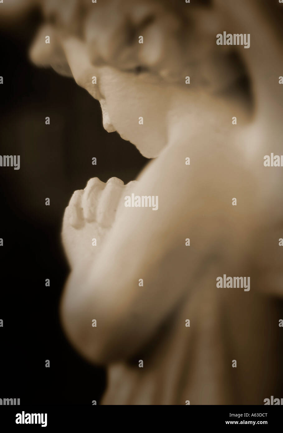 Betender engel -Fotos und -Bildmaterial in hoher Auflösung – Alamy