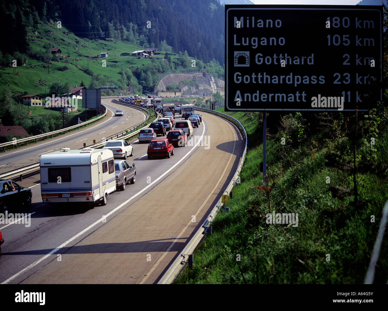 Schweiz verkehr autobahn -Fotos und -Bildmaterial in hoher Auflösung ...