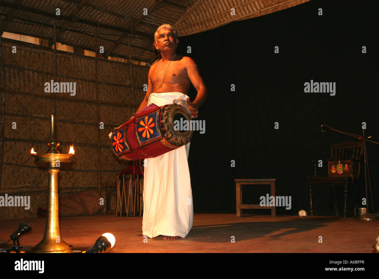 Tabla dance -Fotos und -Bildmaterial in hoher Auflösung – Alamy