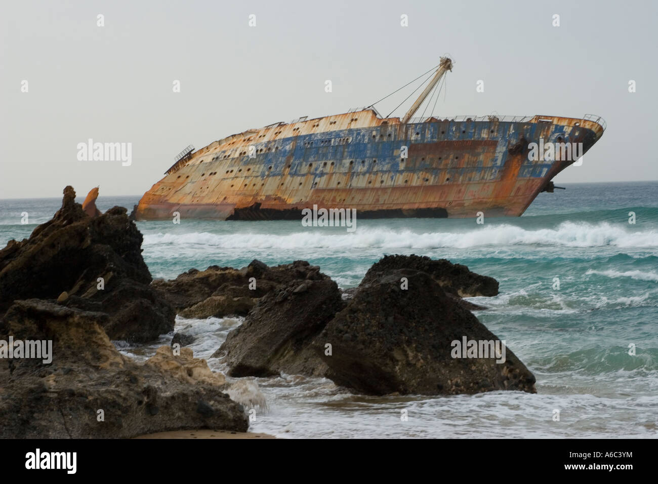 Shipwreck playa de fuerteventura spain -Fotos und -Bildmaterial in ...