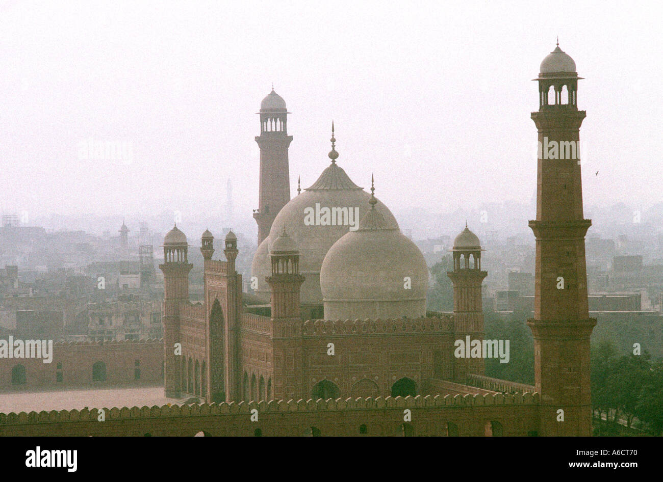 Bad shahi masjid in pakistan -Fotos und -Bildmaterial in hoher ...