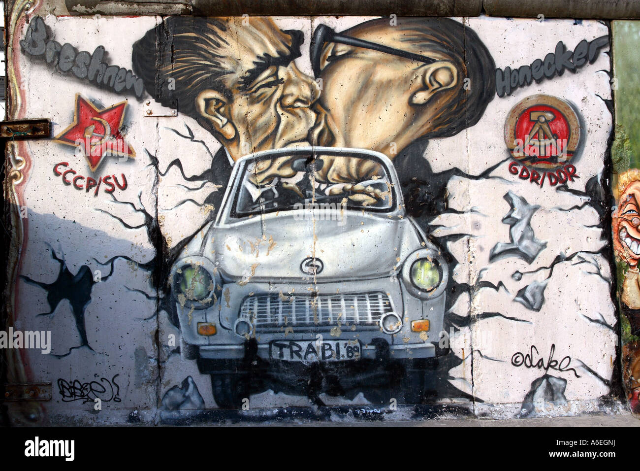 Trabant graffiti on berlin wall -Fotos und -Bildmaterial in hoher ...