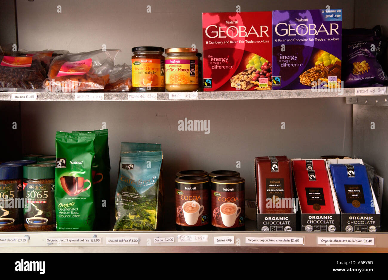 Fairtrade waren regal -Fotos und -Bildmaterial in hoher Auflösung – Alamy