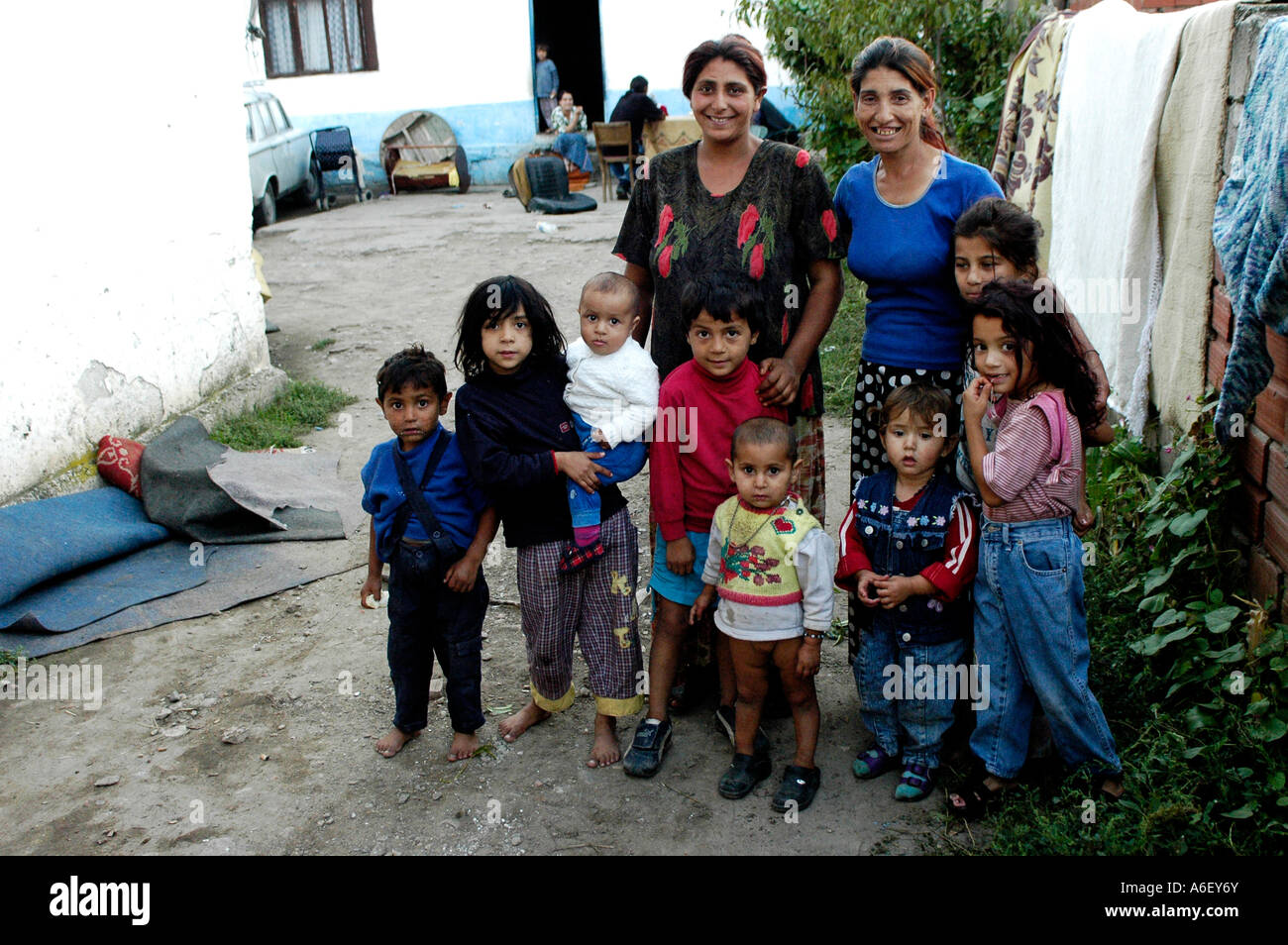 Zigeunerkinder serbien -Fotos und -Bildmaterial in hoher Auflösung – Alamy