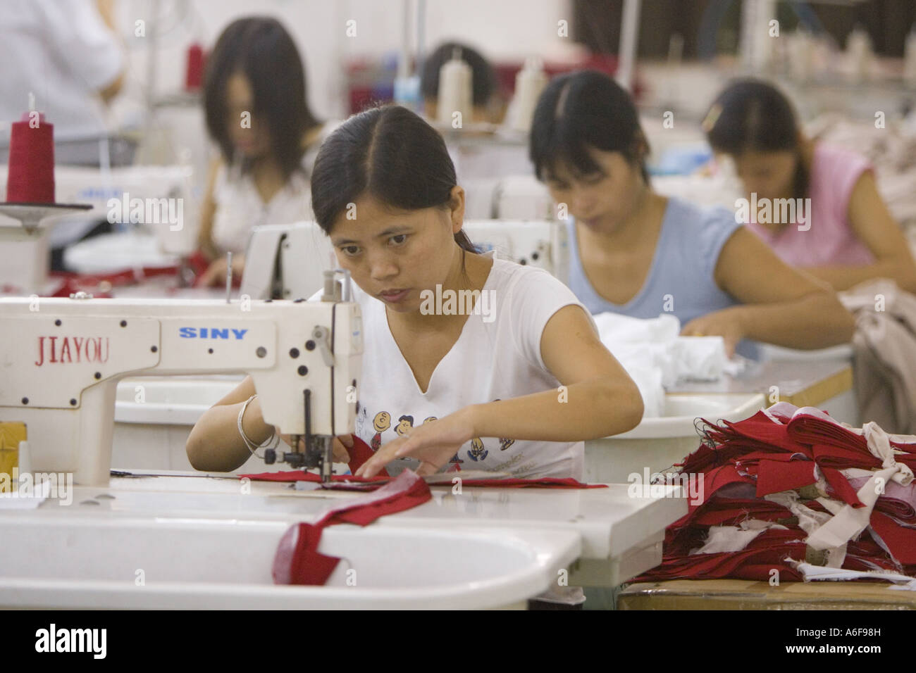 Chinese sweat shop -Fotos und -Bildmaterial in hoher Auflösung – Alamy