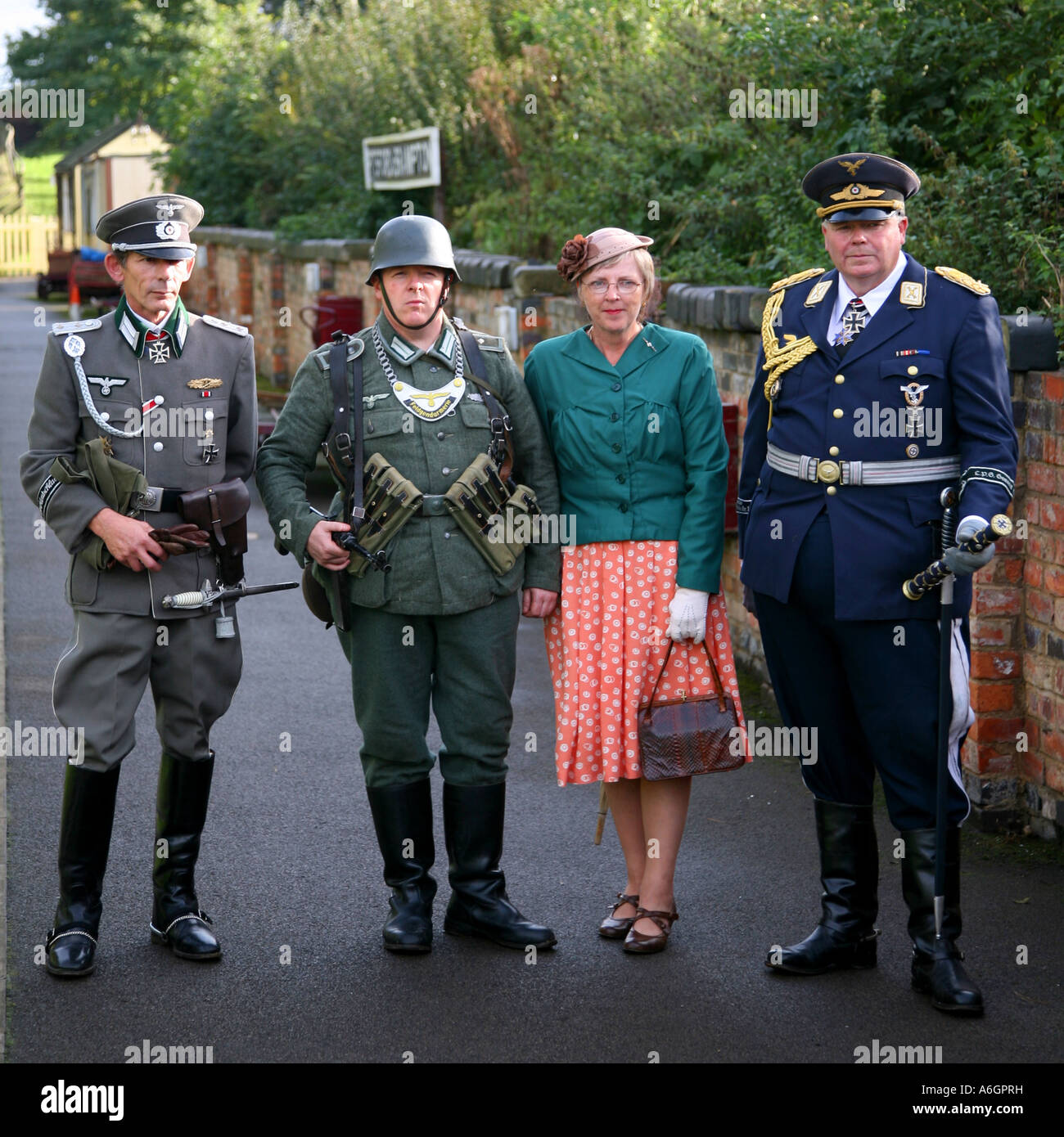 Deutsche Luftwaffe Offizier mit NS-Parteimitglieder Stockfotografie - Alamy