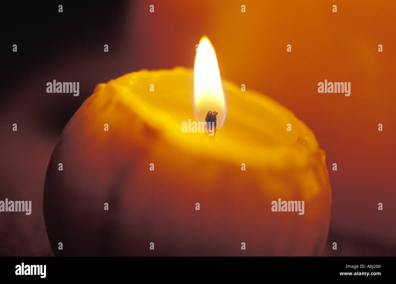Dangerous candle -Fotos und -Bildmaterial in hoher Auflösung – Alamy