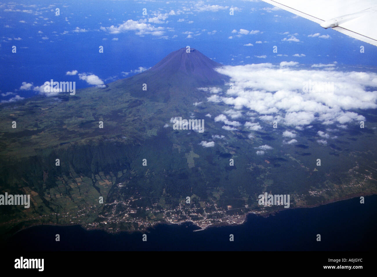 Vulkan pico aus der luft -Fotos und -Bildmaterial in hoher Auflösung ...