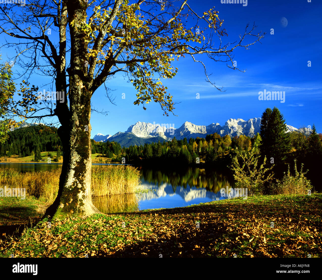 DE - Bayern: See Gerold und Karwendelgebirge Stockfotografie - Alamy
