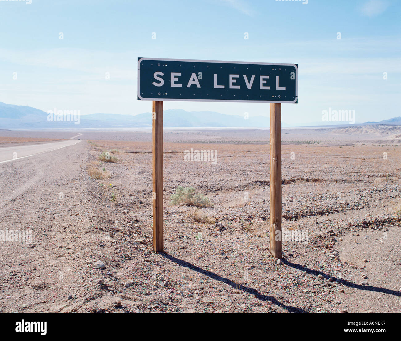 Sea level sign -Fotos und -Bildmaterial in hoher Auflösung – Alamy