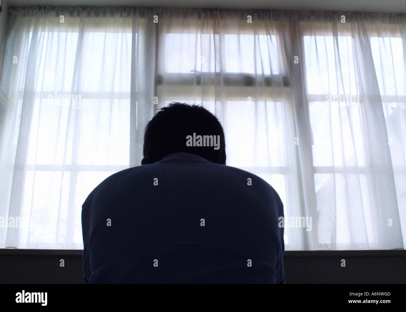 Mann depression -Fotos und -Bildmaterial in hoher Auflösung – Alamy