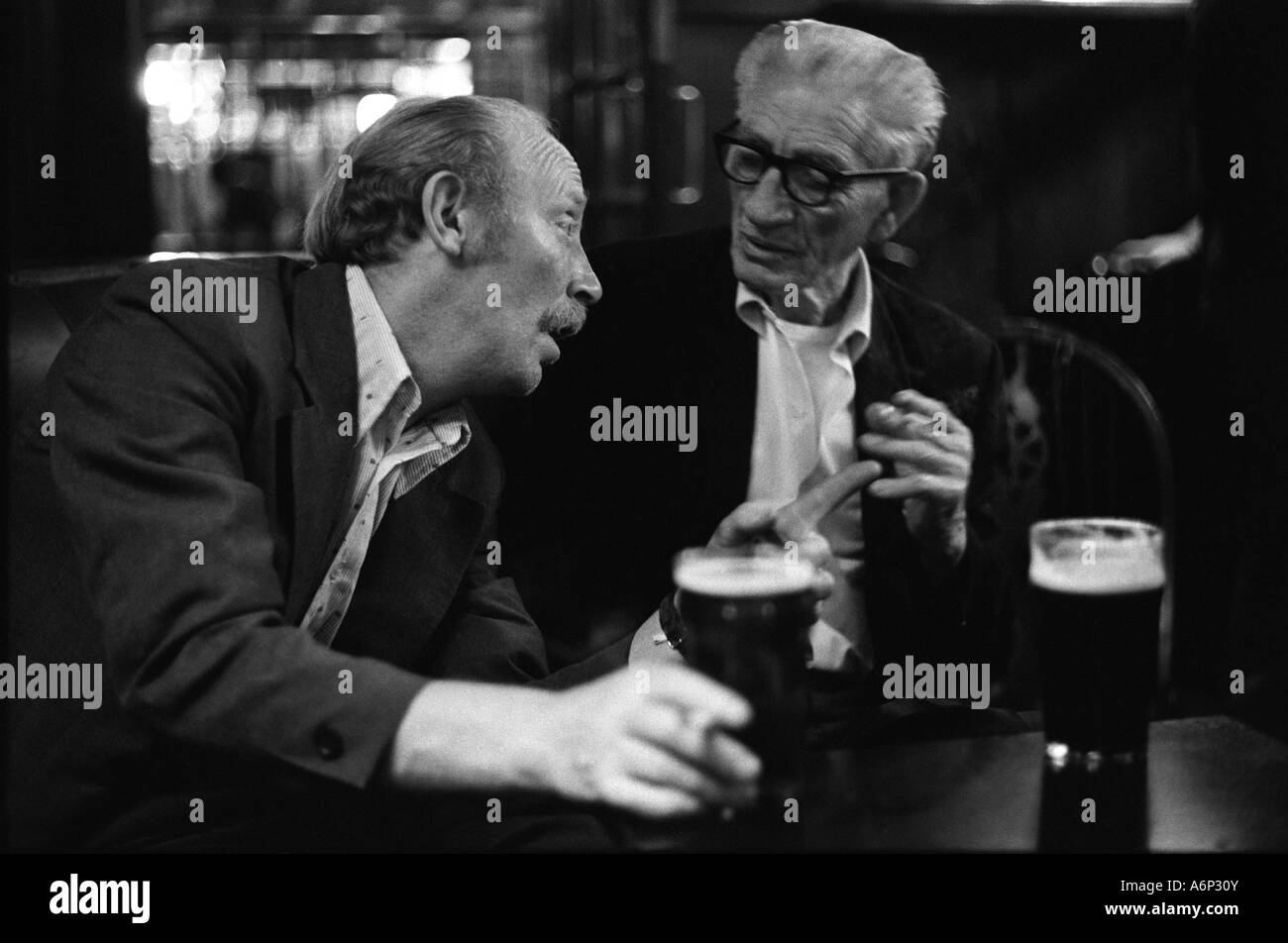 Bier 70er jahre -Fotos und -Bildmaterial in hoher Auflösung – Alamy