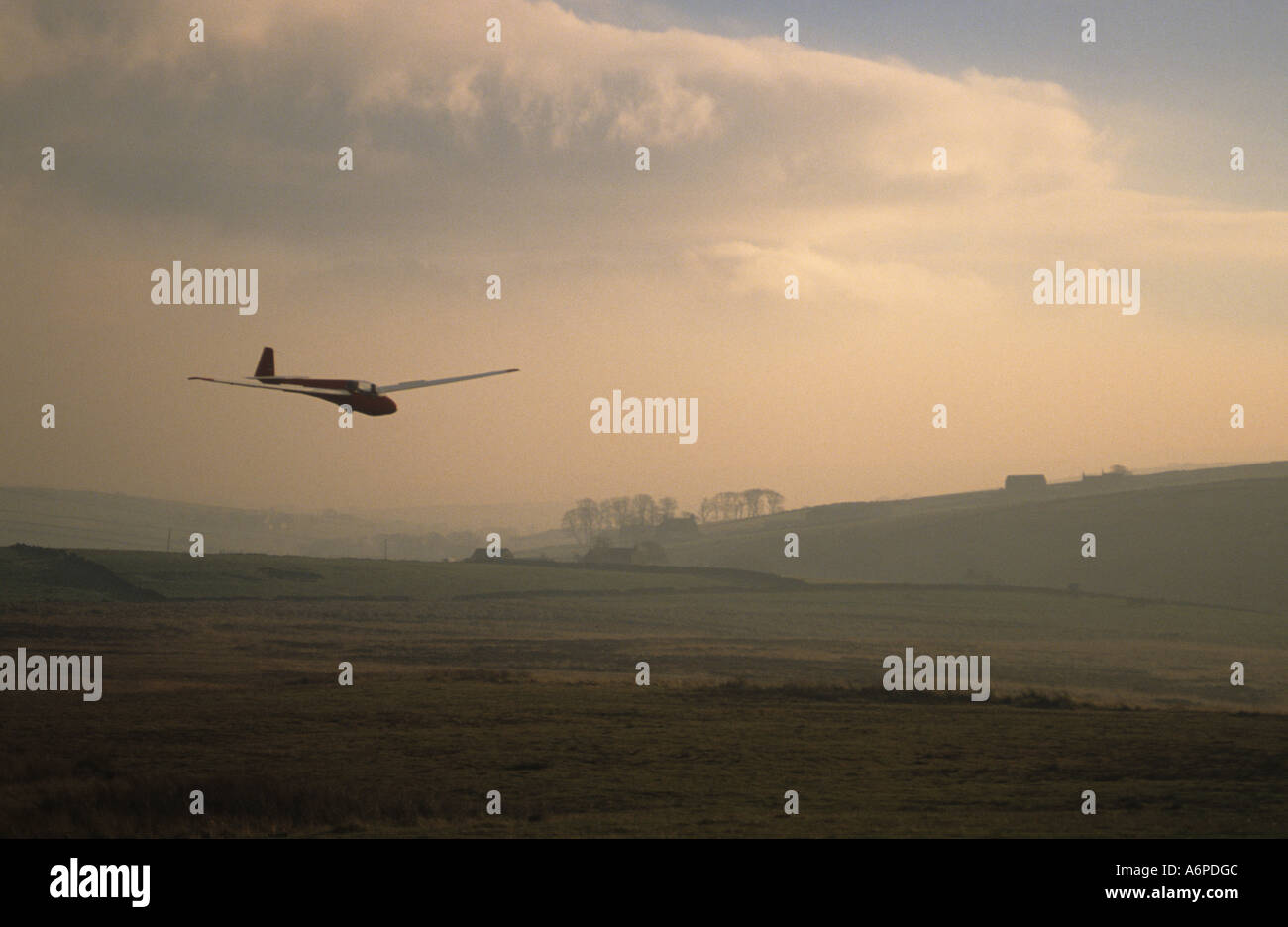 Segelflugzeug fliegen flug luftfahrt -Fotos und -Bildmaterial in hoher ...