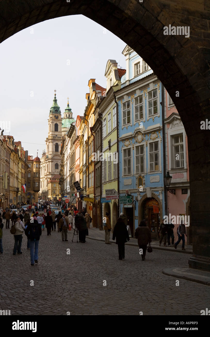 GERINGEREM PRAGER ALTSTADT UND ST. NIKOLAUS KIRCHE Stockfotografie - Alamy