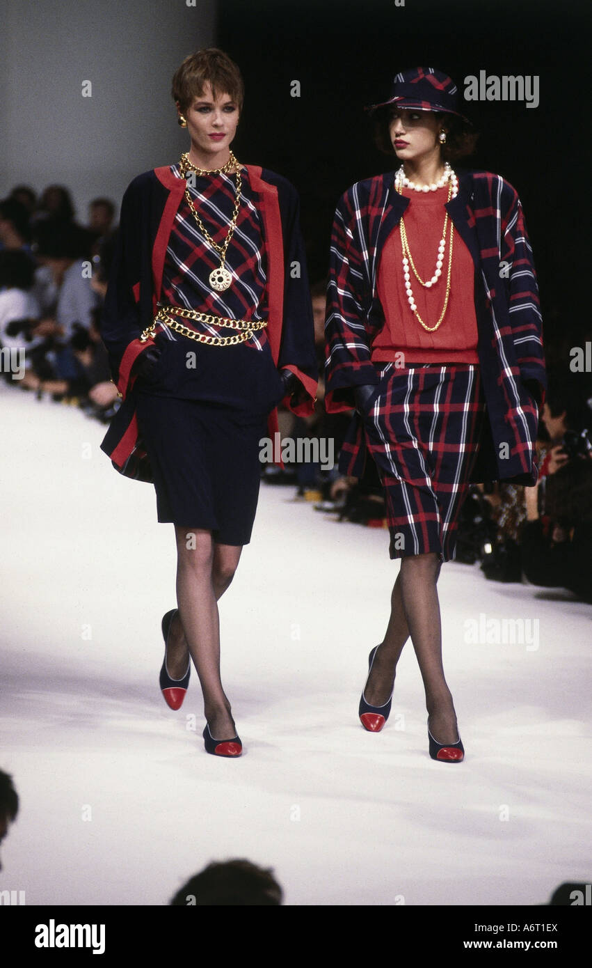 Mode, 1980er Jahre, Mannequins, Tracht tragen, voll, Länge, Laufsteg ...